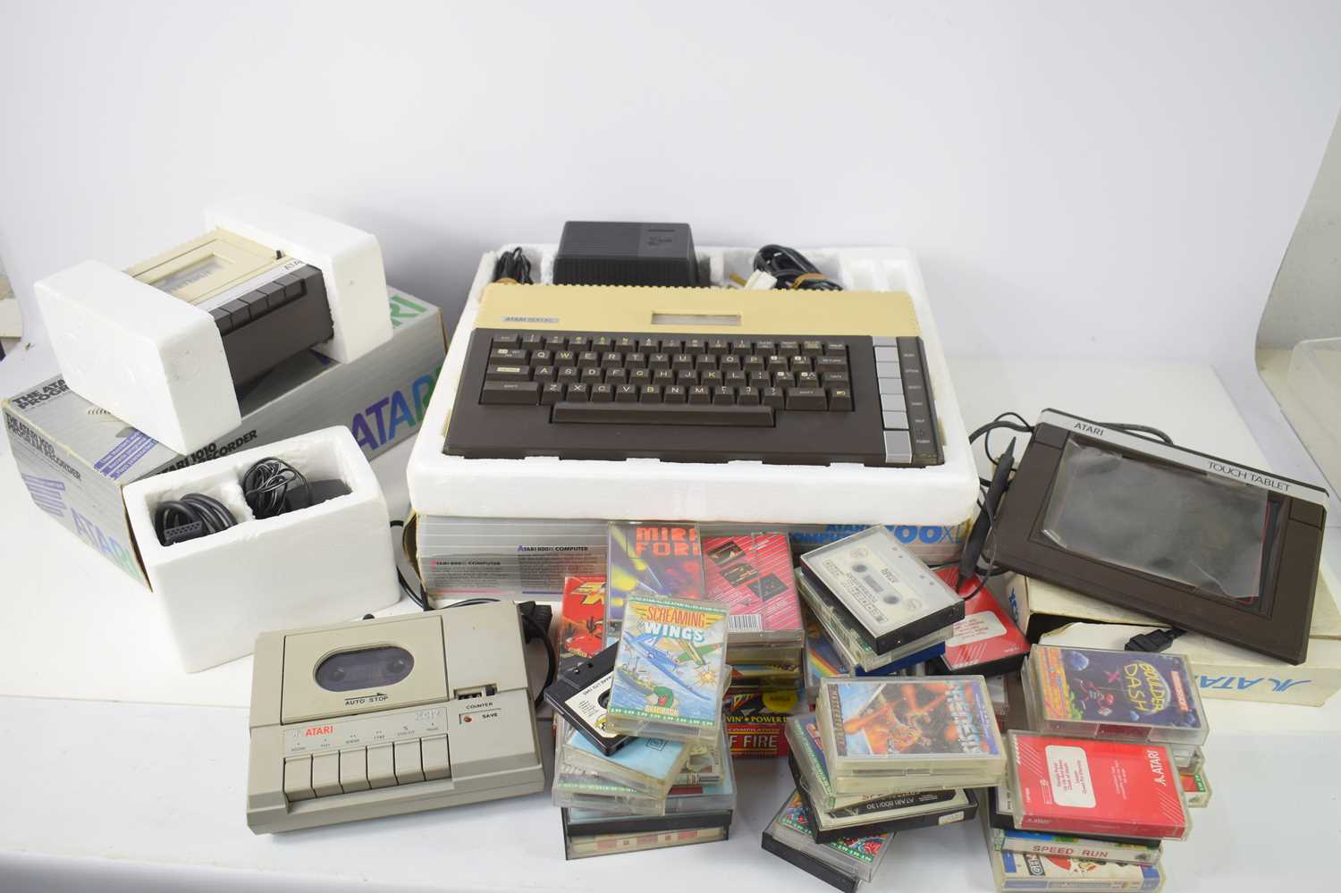 Lot 302 - A vintage Atari 800 Xl in the original box