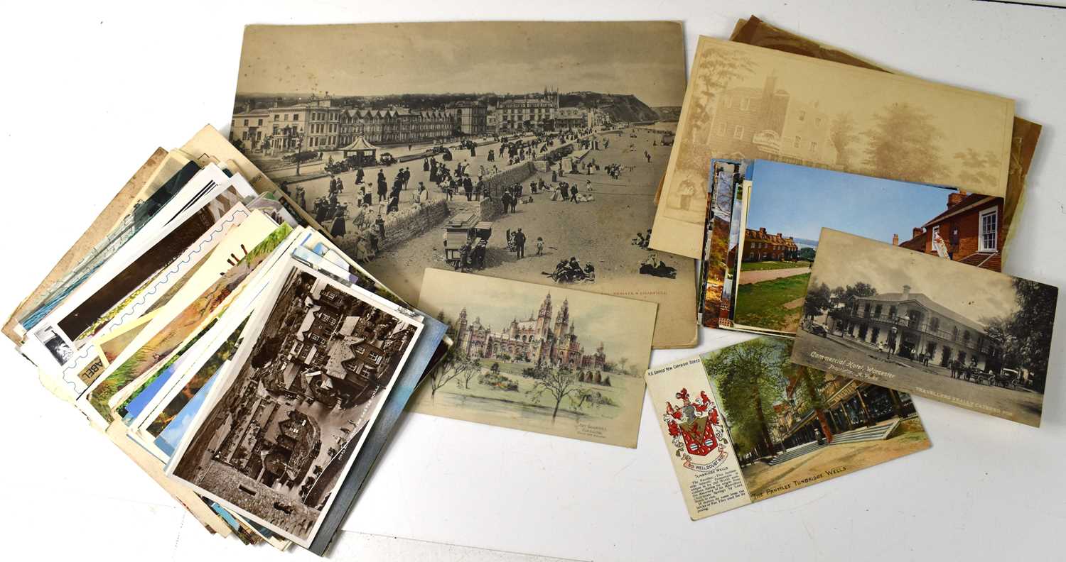 Lot 47 - A collection of vintage postcards to include