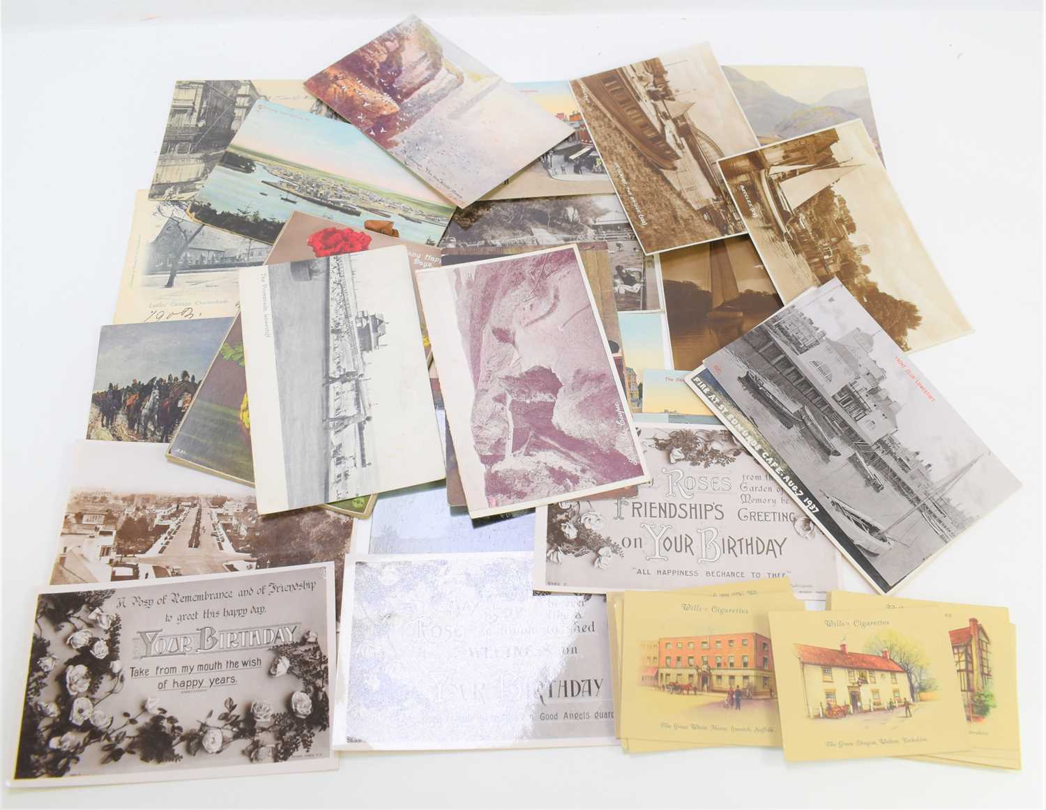 Lot 449 - A group of vintage postcards, some Edwardian